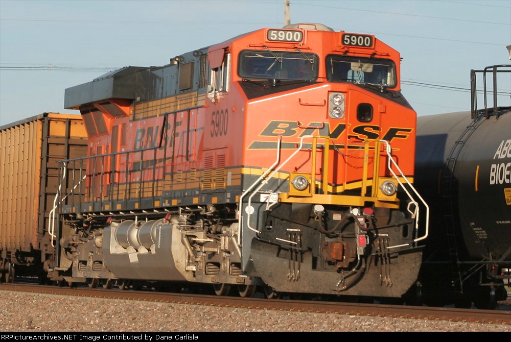 BNSF 5900